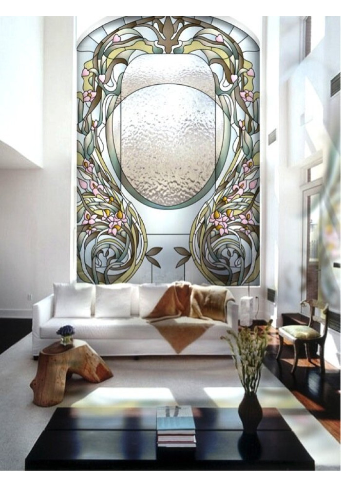 Vitraliu cu ghirlande de flori in forma de bolta