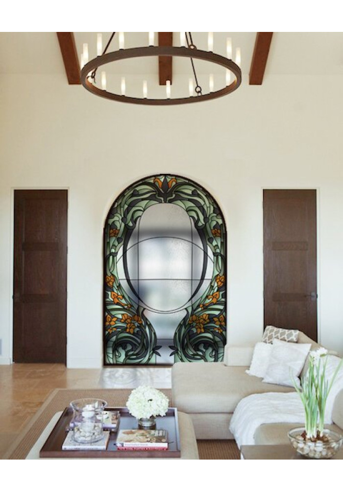 Vitraliu cu ghirlande de flori in forma de bolta