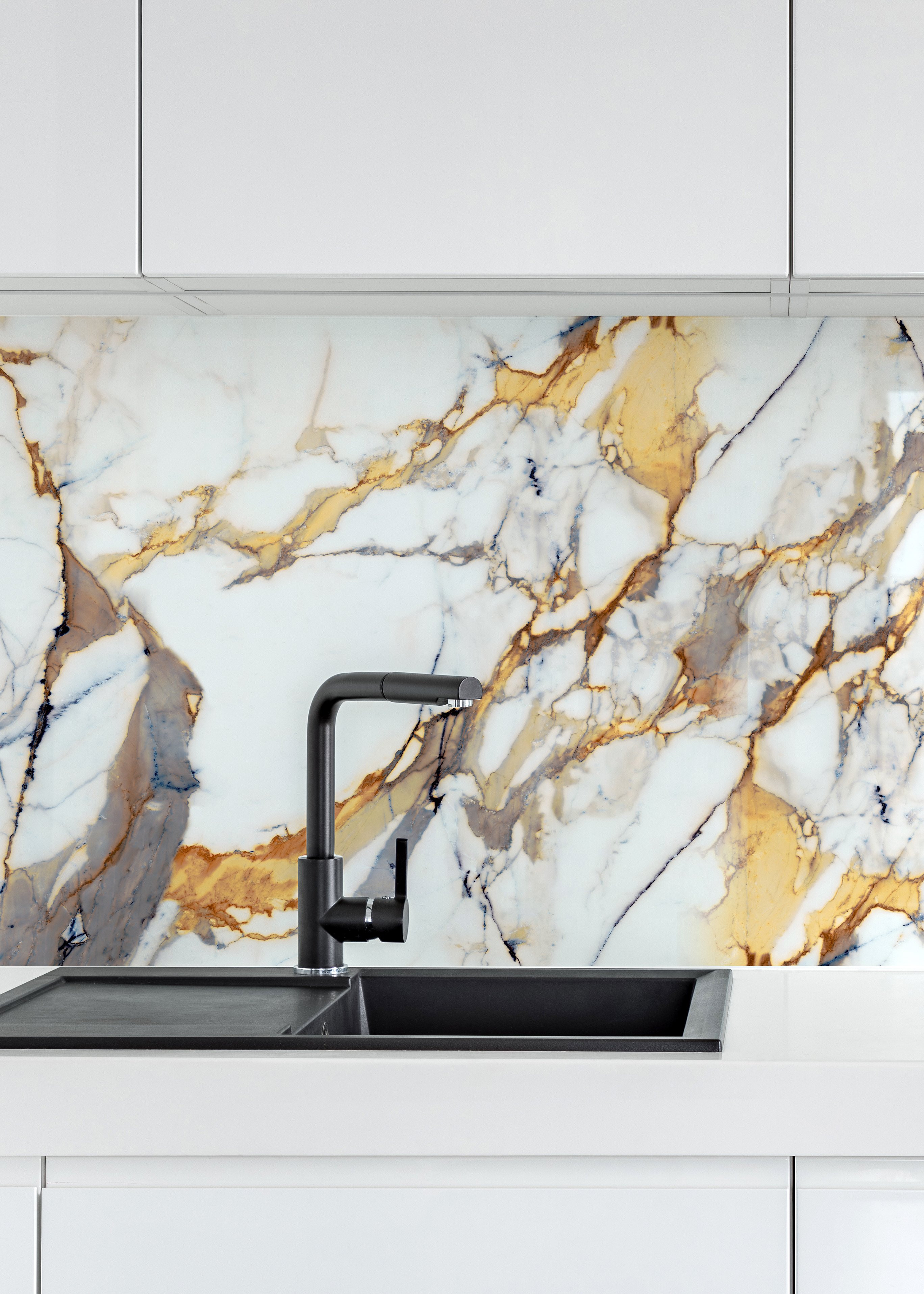 Sticla colorata, imprimata, securizata, slefuita pentru plcari