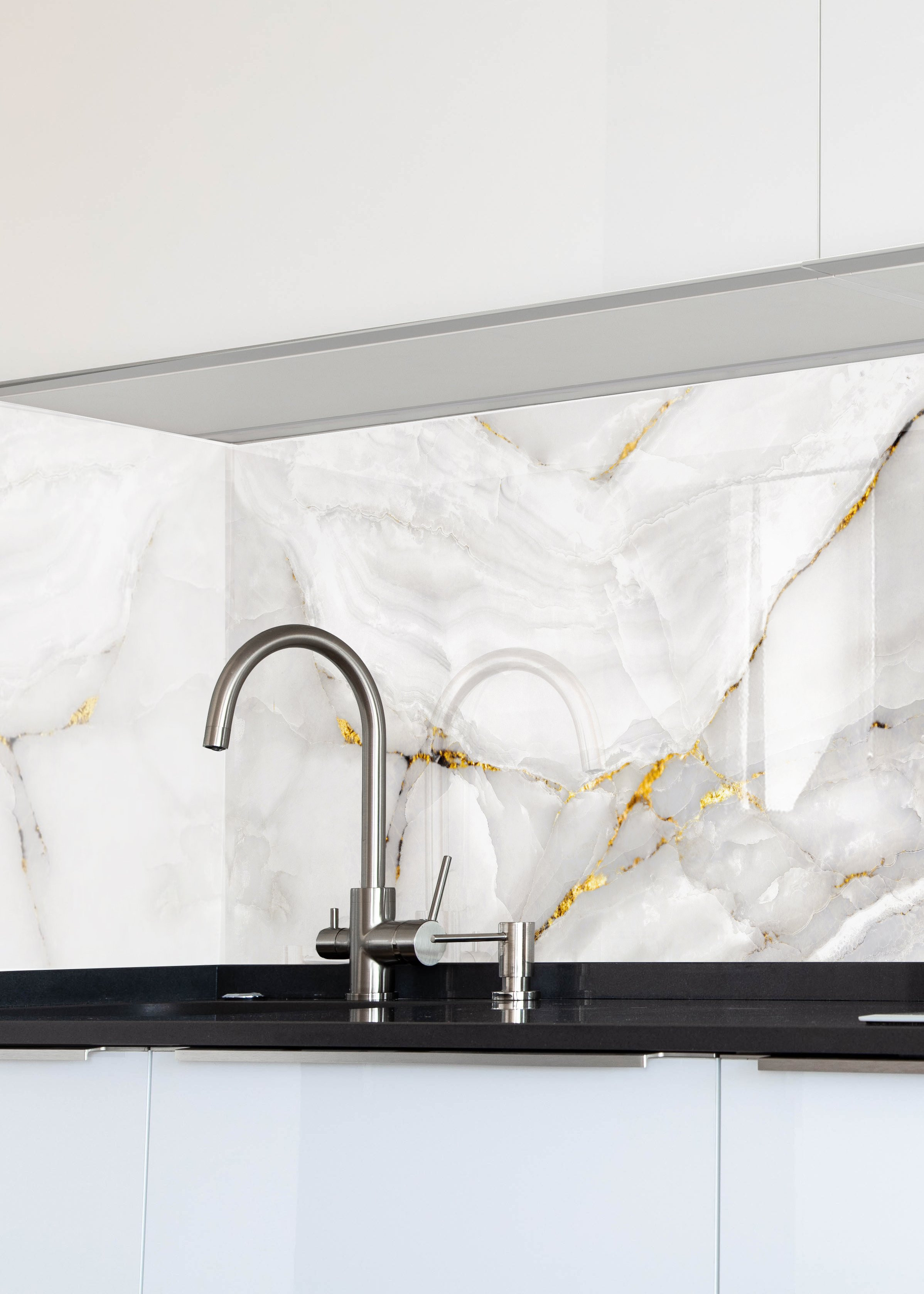 Sticla colorata, imprimata, securizata, slefuita pentru plcari