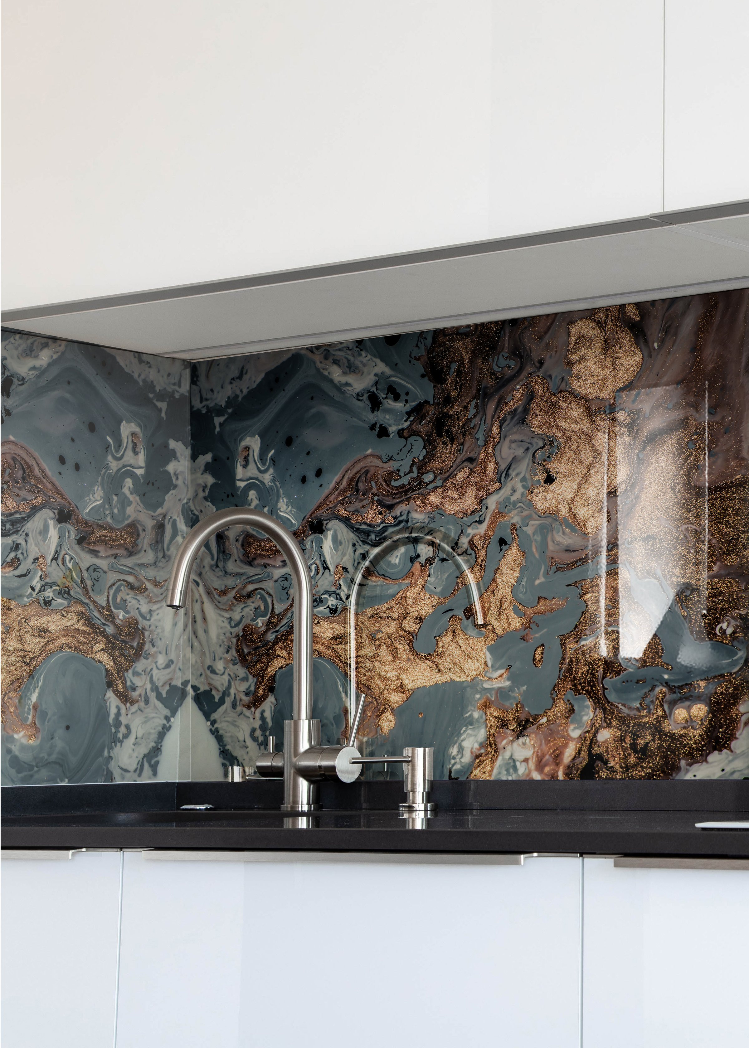 Sticla colorata, imprimata, securizata, slefuita pentru plcari