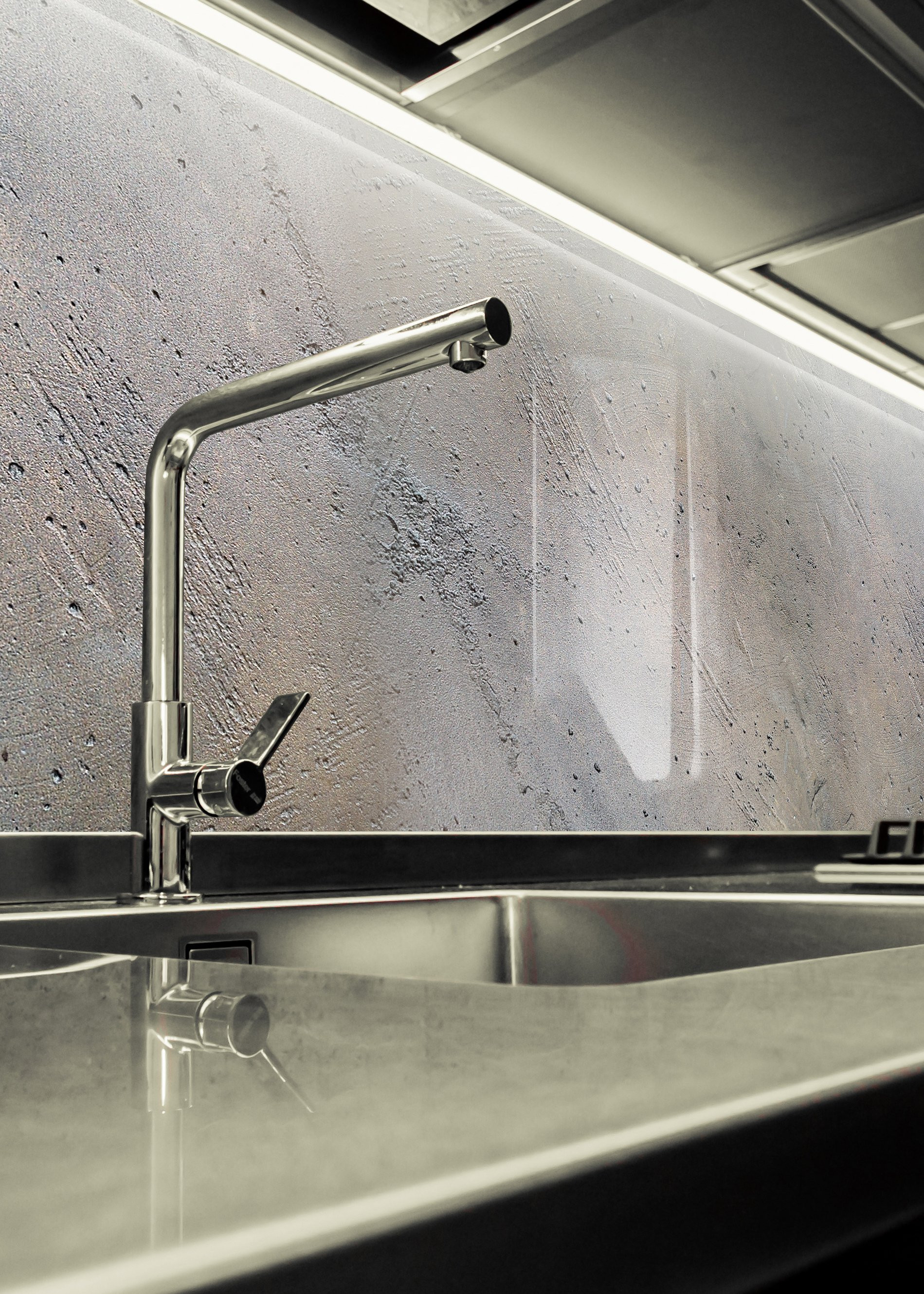 Sticla colorata, imprimata, securizata, slefuita pentru plcari