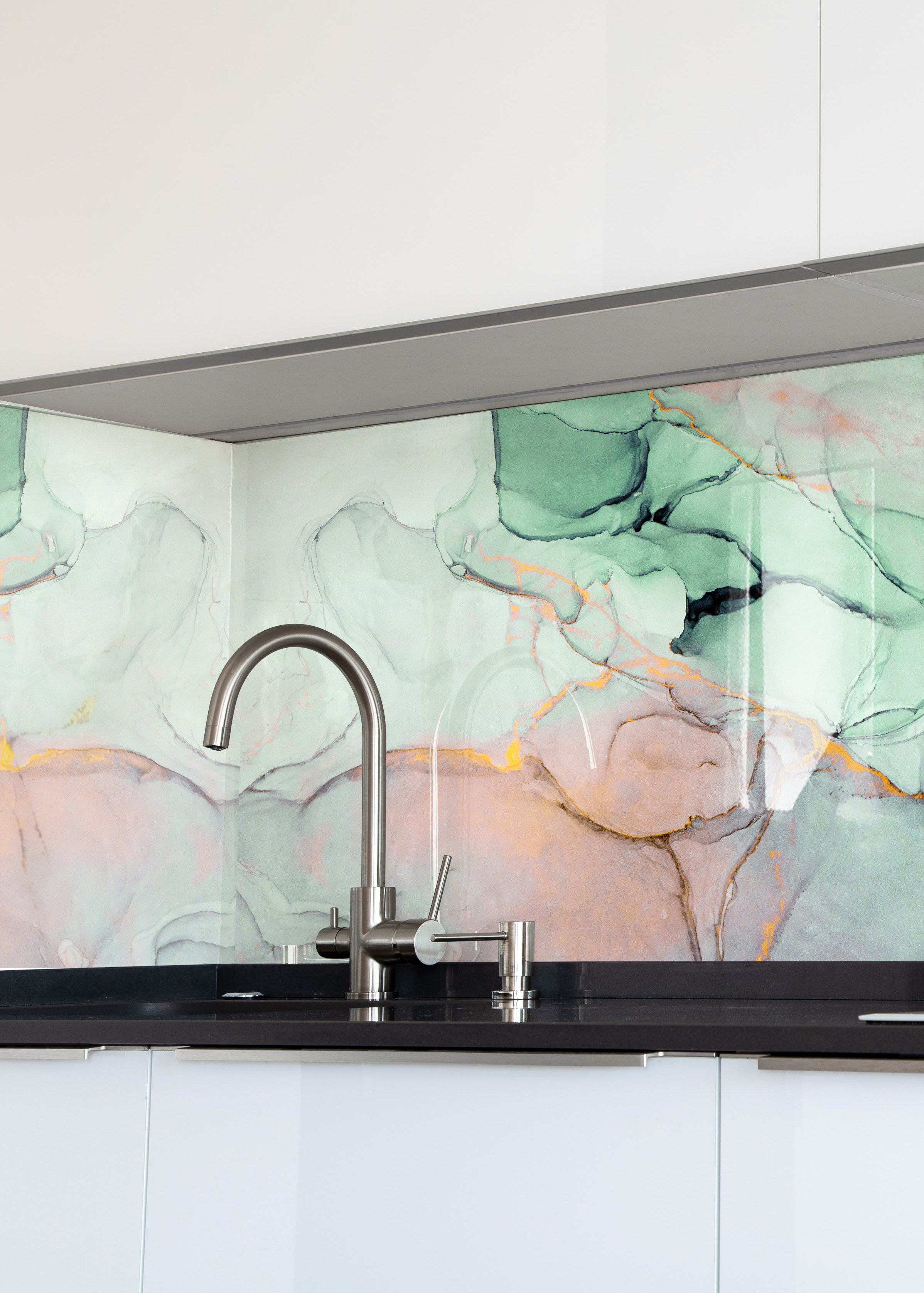 Sticla colorata, imprimata, securizata, slefuita pentru plcari